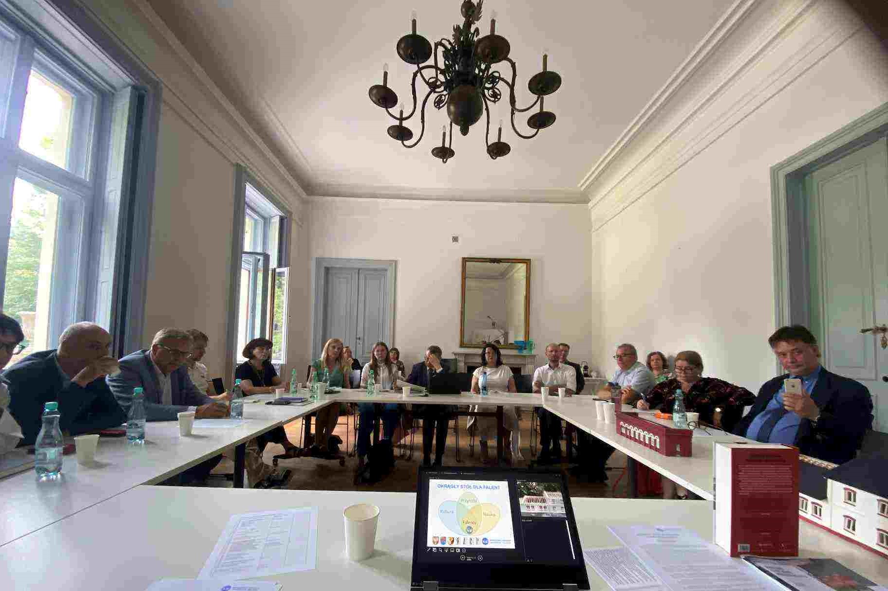 Ważne rozmowy w sprawie Falent * Important talks on the Falenty ...